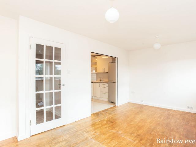 Apartment at Woodside Park Road, Greater London