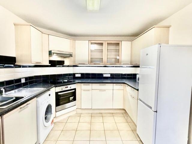Apartment at Woodside Park Road, Greater London