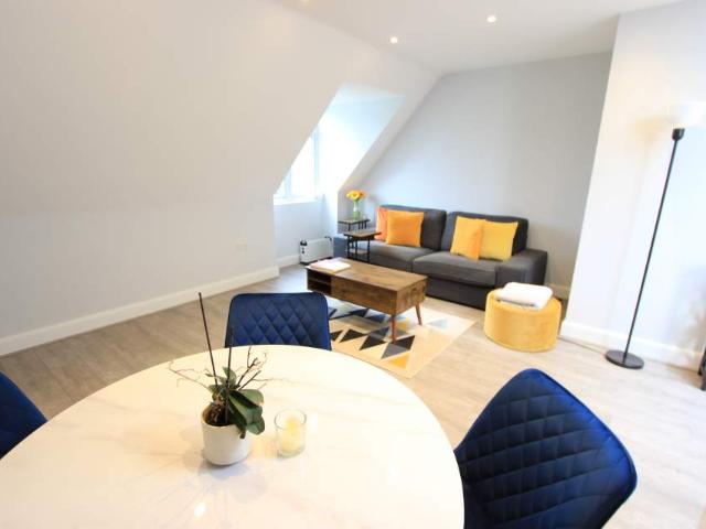 Apartment at Woodside Park Road, Greater London
