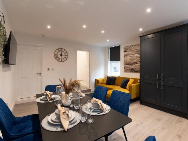 Apartment at Woodside Park Road, Greater London