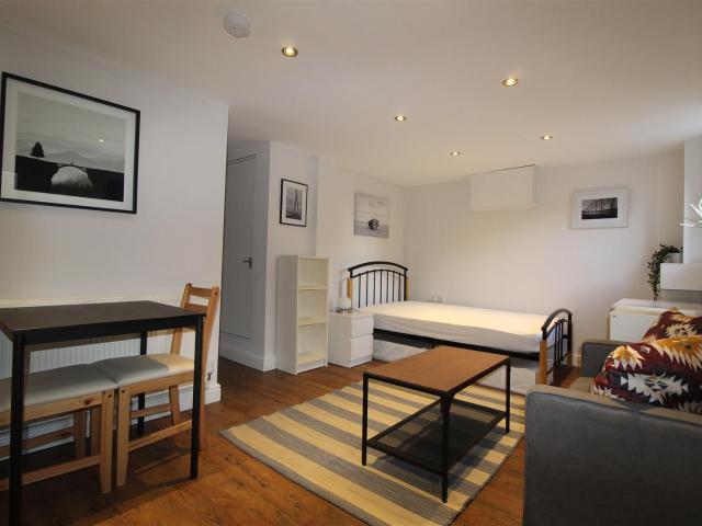 Apartment at Woodside Place, Leeds