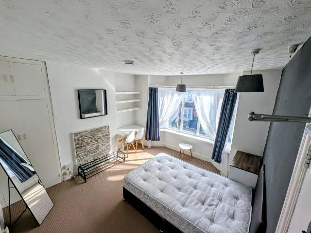 Apartment at Woodside Road, Southampton