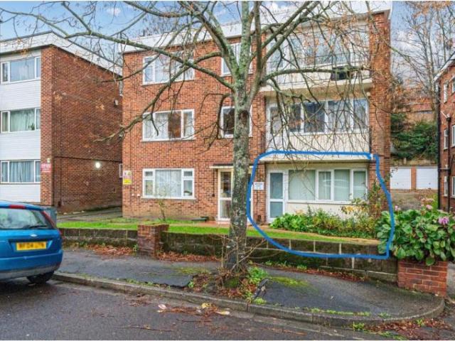 Apartment at Woodside Road, Southampton