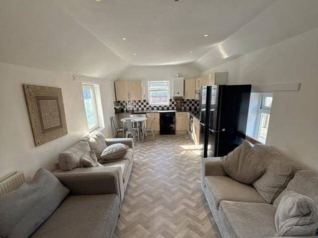 Apartment at Woodville Road, Cardiff