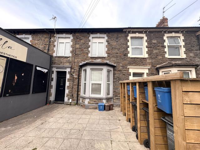 Apartment at Woodville Road, Cardiff