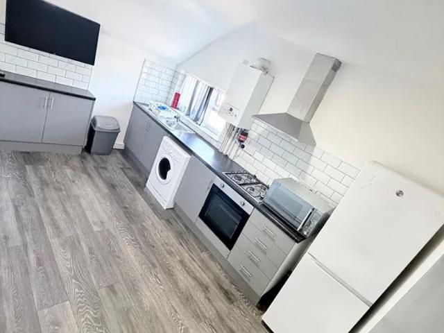 Apartment at Woodville Road, Cardiff