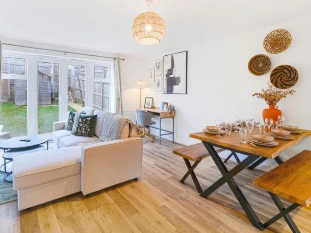 Apartment at Woolhampton Drive, Basingstoke and Deane