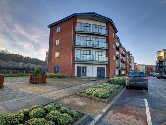 Apartment at Worsdell Drive, Gateshead