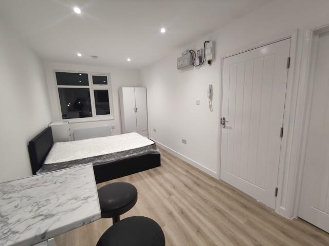 Apartment at Worsley Bridge Road, Greater London