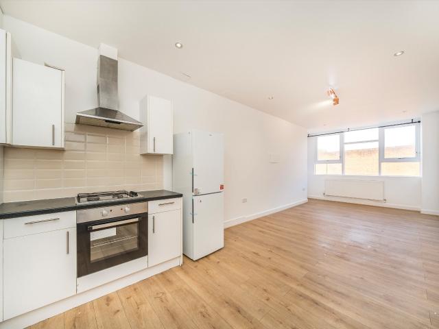 Apartment at Worsley Bridge Road, Greater London
