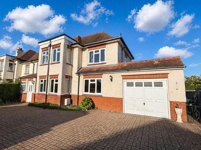 House at Worple Avenue, Borough of Spelthorne