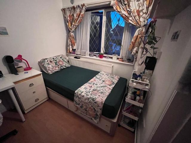 Room at Worple Way, Greater London
