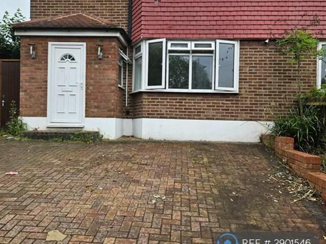 Apartment at Waterfall Road, Greater London
