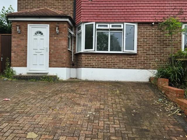 Apartment at Waterfall Road, Greater London