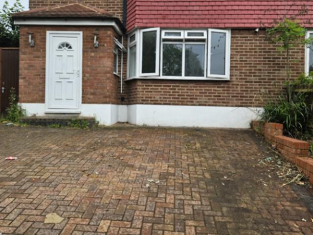 Apartment at Waterfall Road, Greater London
