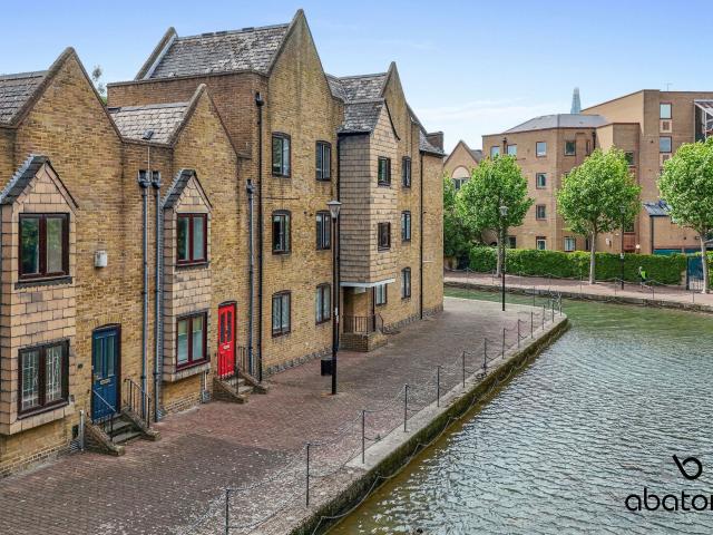 Apartment at Waterman Way, Greater London