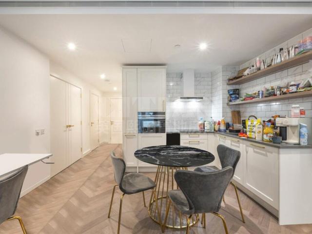 Apartment at Waterside Promenade, Greater London