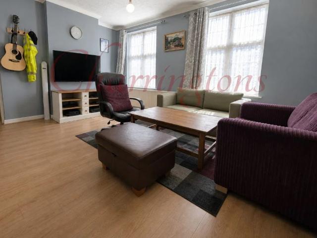 Apartment at Watling Avenue, Greater London