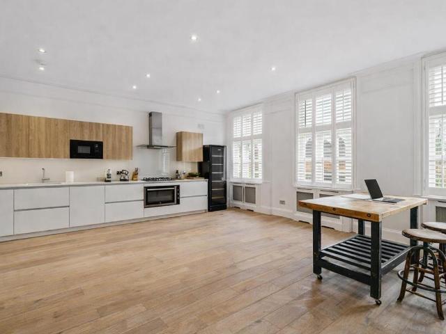 Apartment at Waverton Street, City of Westminster