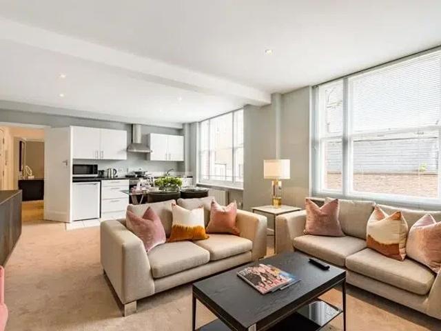 Apartment at Waverton Street, City of Westminster