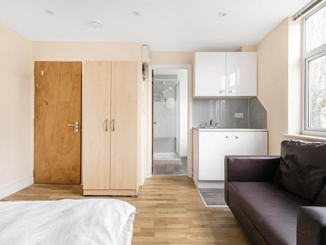 Room at Waverley Road, Greater London