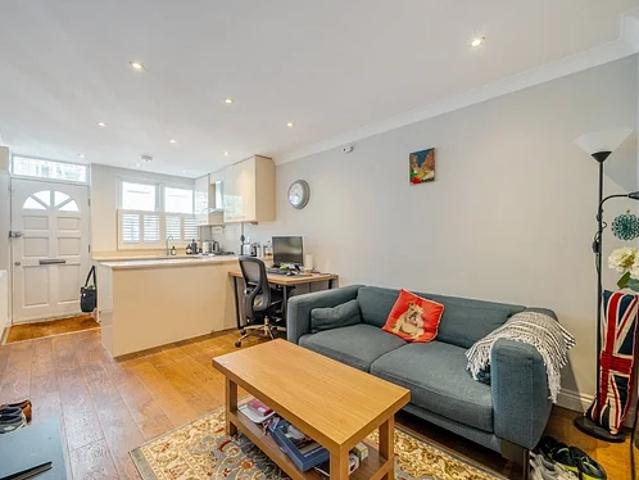 Apartment at Wadham Road, Greater London
