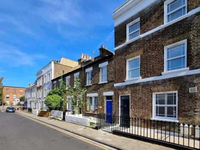 Apartment at Wadham Road, Greater London