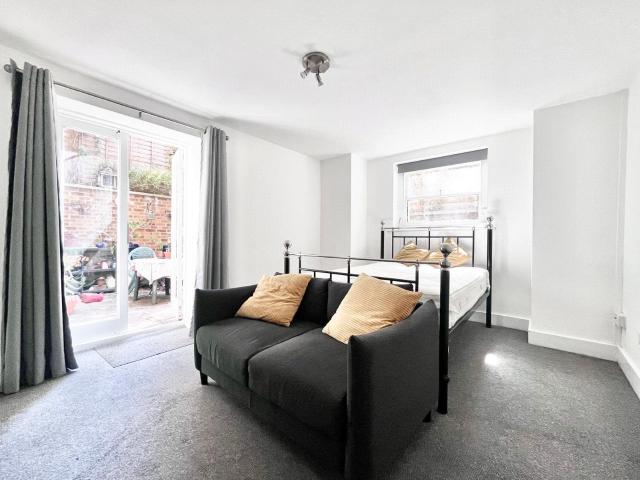 Apartment at Waldegrave Park, Greater London