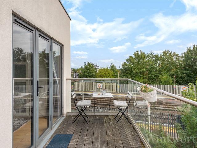 Apartment at Waldram Crescent, Greater London