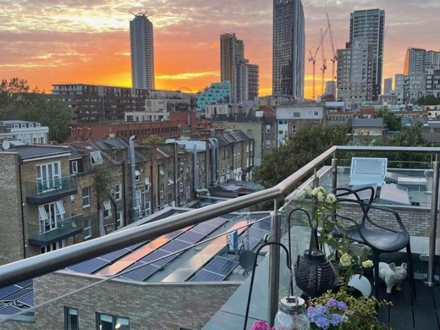 Apartment at Waleorde Road, Greater London