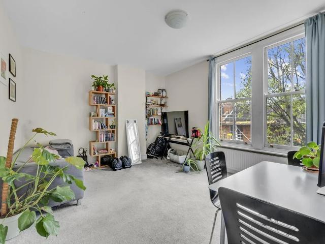 Apartment at Walm Lane, Greater London