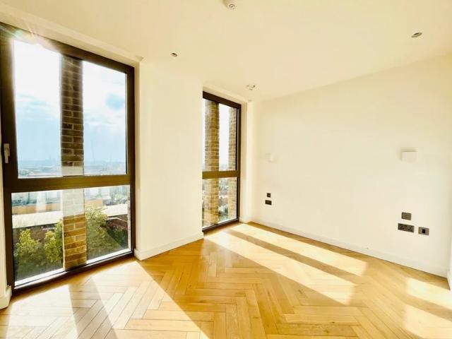 Apartment at Walm Lane, Greater London
