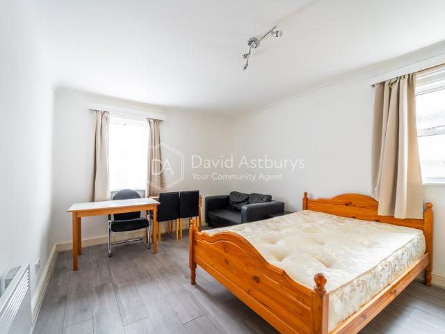 Apartment at Walm Lane, Greater London