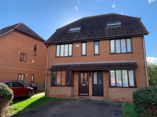 Apartment at Walnut Tree Roundabout, Milton Keynes