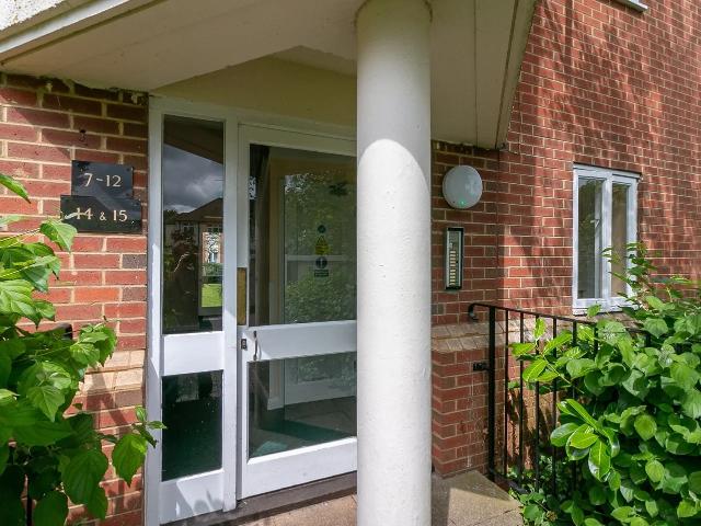 Apartment at Walsingham Close, Welwyn Hatfield