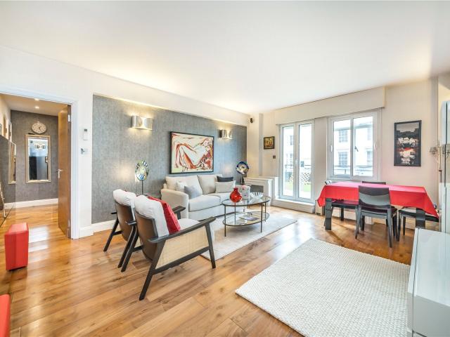 Apartment at Walpole Street, Greater London
