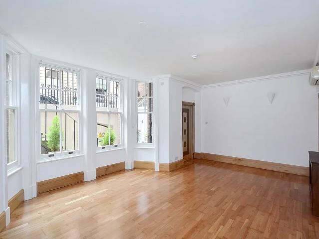 Apartment at Walton Place, Greater London