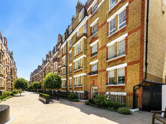 Apartment at Walton Street, Greater London