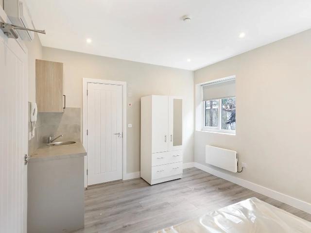 Apartment at Wandle Bank, Greater London