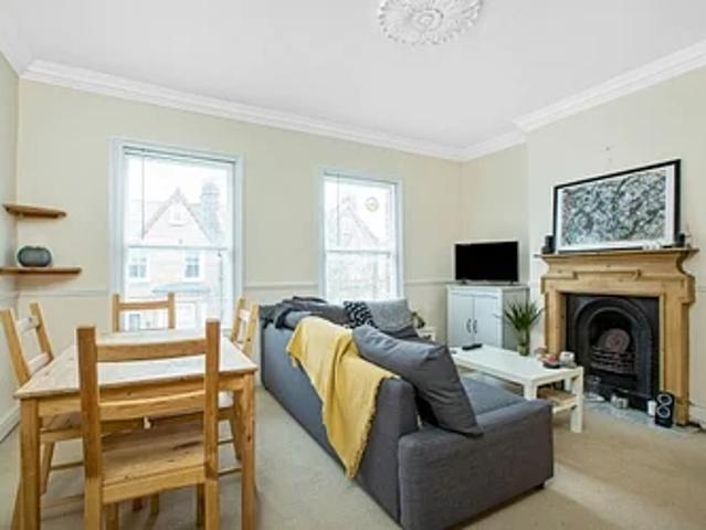 Apartment at Wandsworth Bridge Road, Greater London