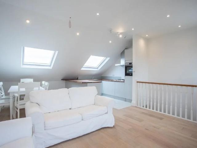 Apartment at Wandsworth Bridge Road, Greater London