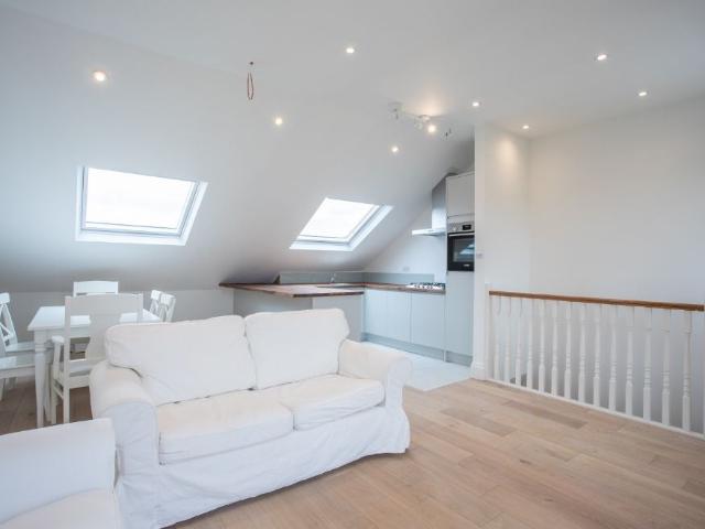 Apartment at Wandsworth Bridge Road, Greater London
