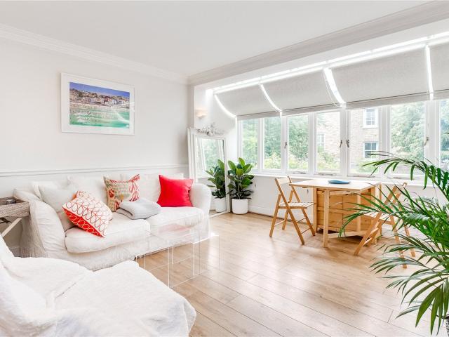 Apartment at Wandsworth Bridge Road, Greater London