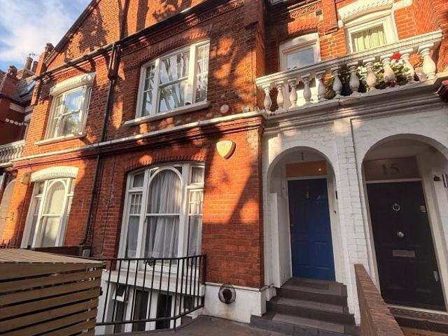 Apartment at Wandsworth Bridge Road, Greater London