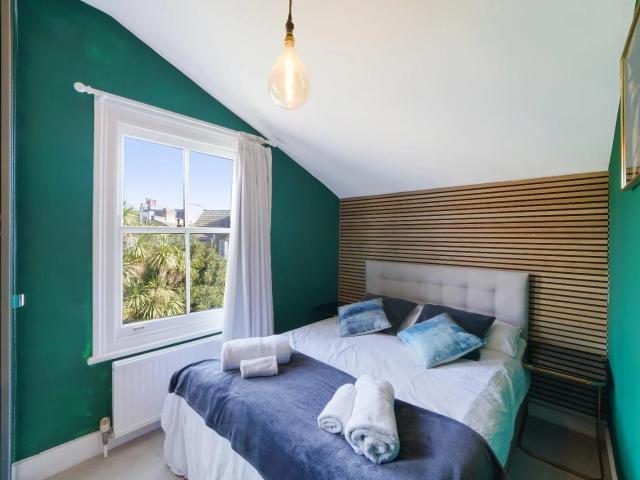 Apartment at Wandsworth Bridge Road, Greater London