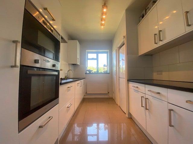 Apartment at Wandsworth Common West Side, Greater London