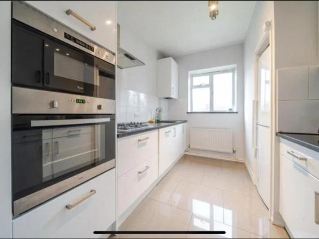 Apartment at Wandsworth Common West Side, Greater London