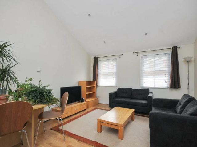 Apartment at Wandsworth High Street, Greater London