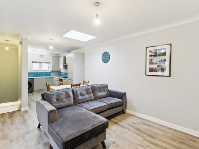 Apartment at Wandsworth High Street, Greater London