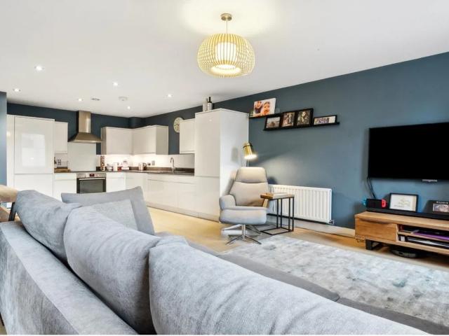 Apartment at Wandsworth High Street, Greater London
